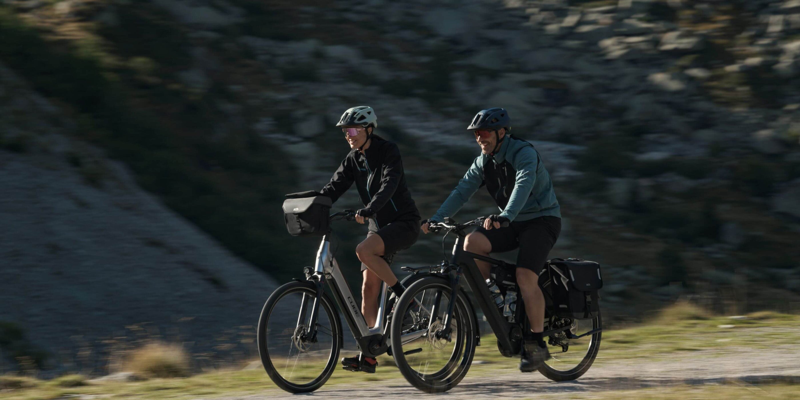 Electric Touring Bikes - Long Distance eBikes - Scooteretti Canada